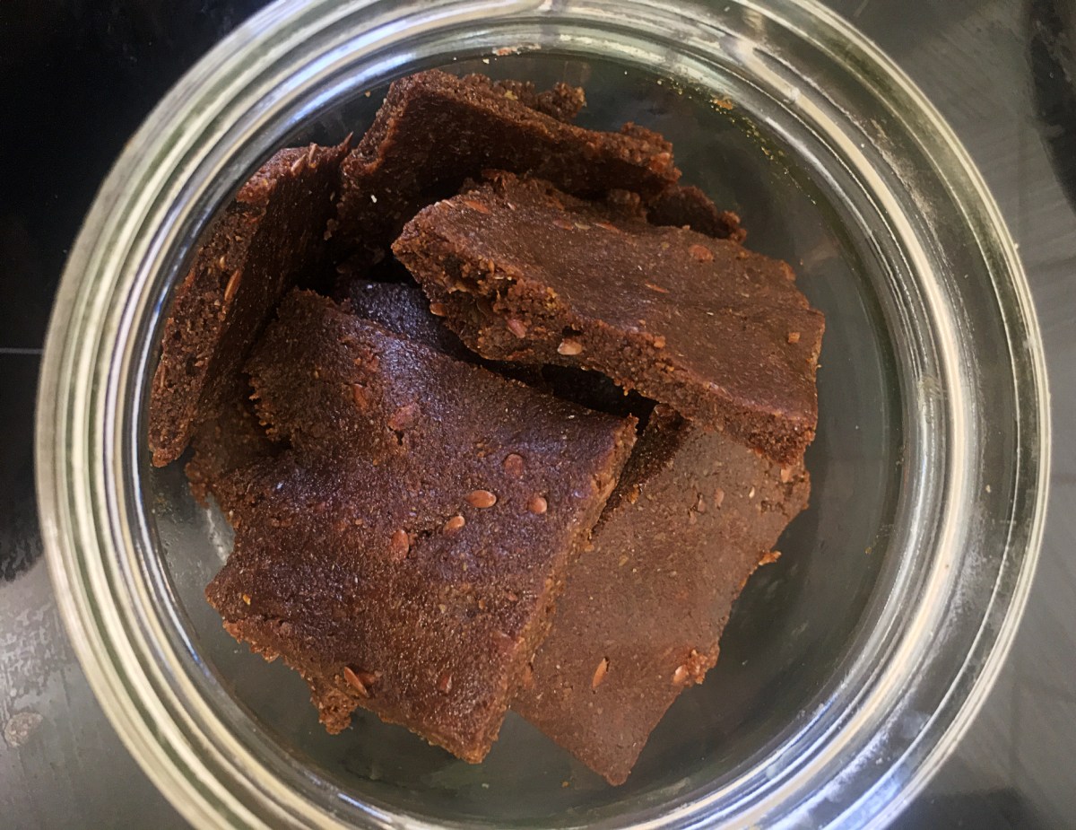 Carob and flaxseed bars